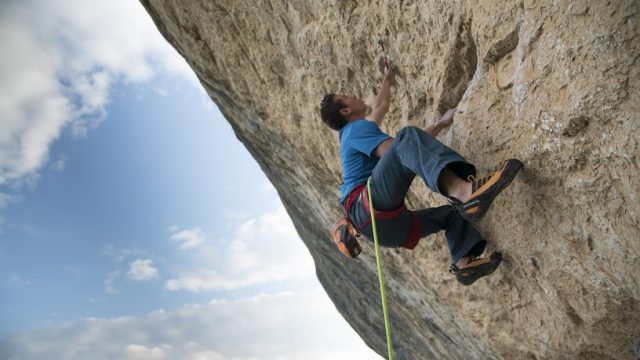 Matty Hong encadena 'La Rambla' en Siurana | WOGU | Cultura de escalada