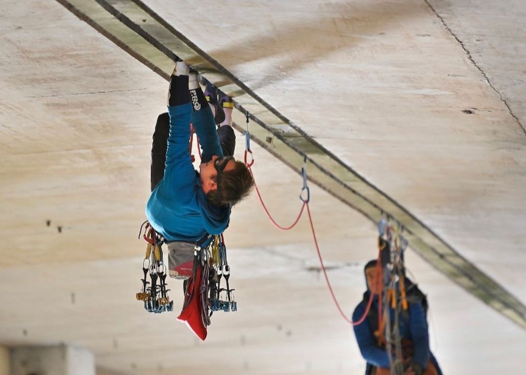 Tom Randall y Pete Whittaker escalan una fisura de 750 metros y 8a ...
