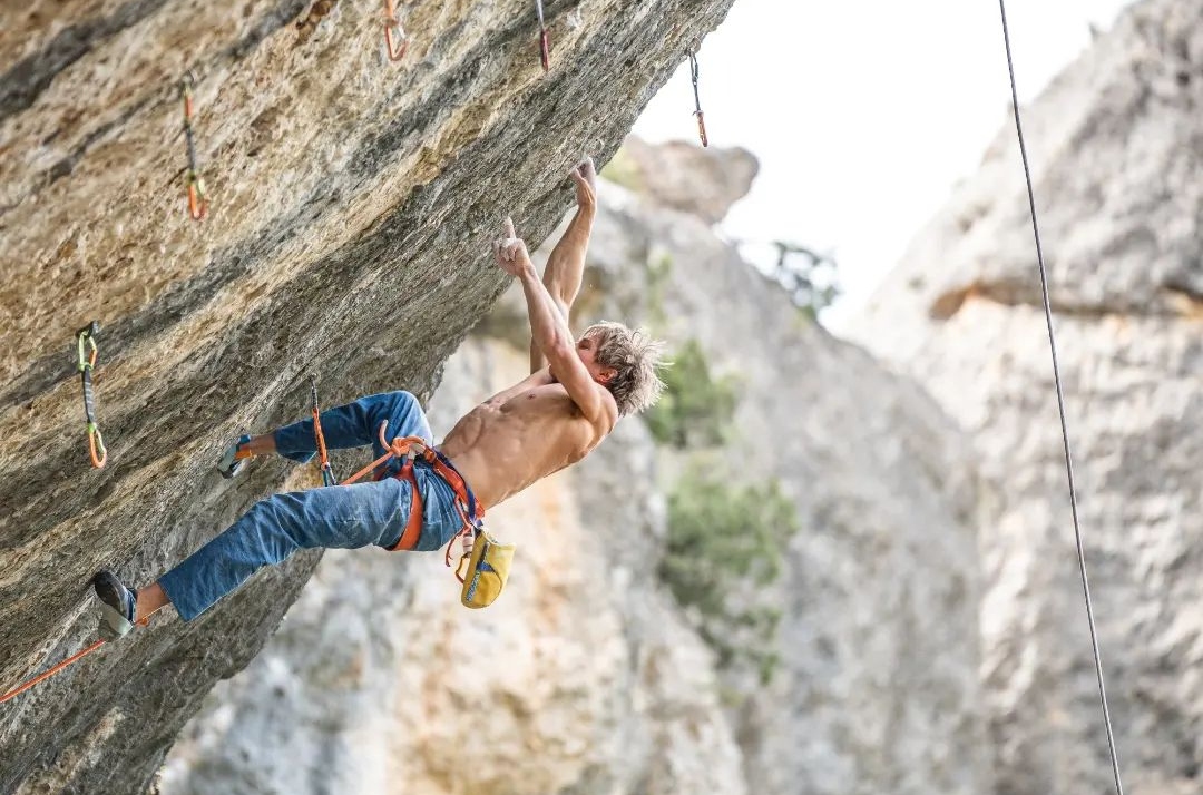 Alex Megos sigue en racha en Margalef y tacha ‘Gancho Perfecto’ | WOGU