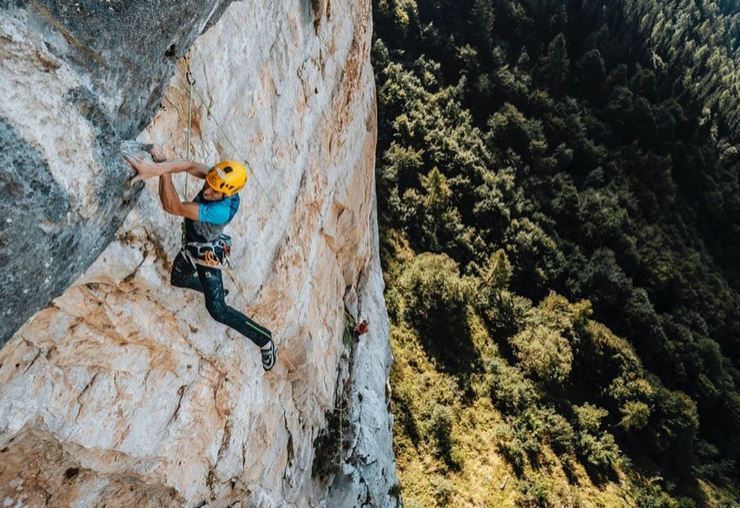 Alessandro Zeni realiza la primera ascensión en libre de ‘Wu Wei’ (180m ...